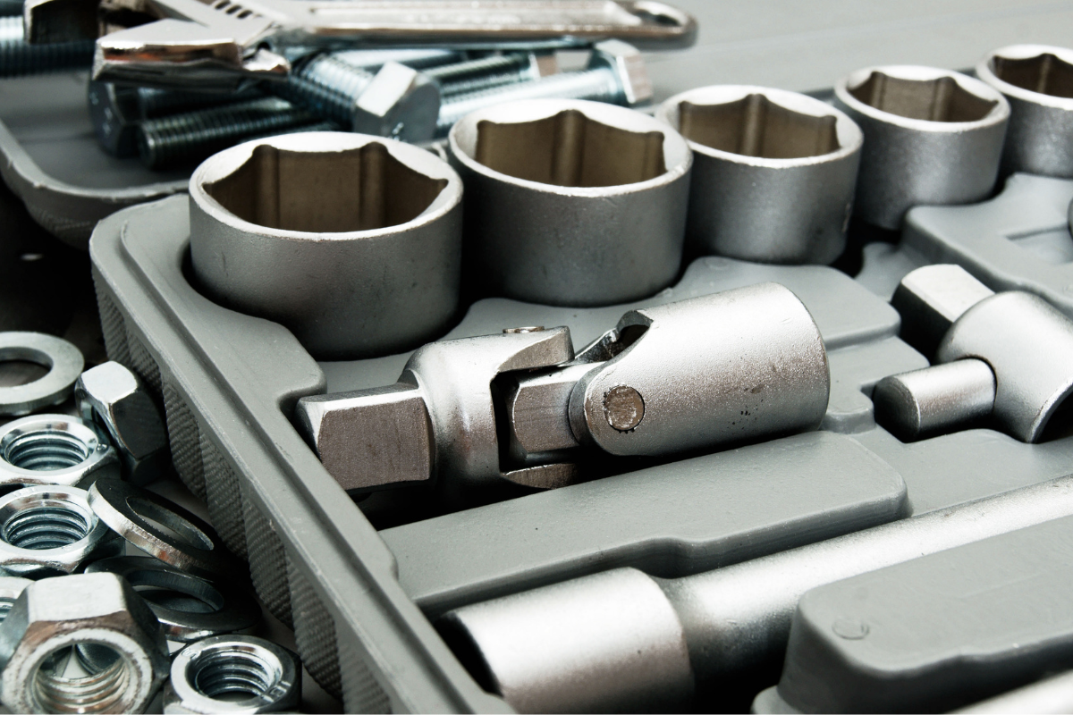 Roles Of Kitting And Sequencing In Metalworking - Arrow Off-Road